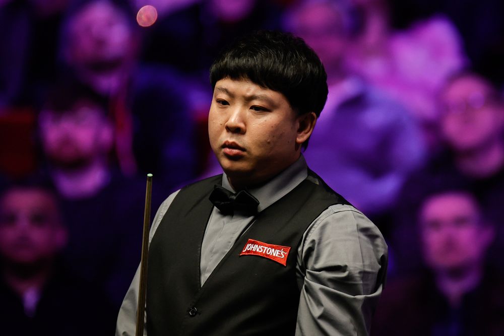 Zhang Holds Off Higgins Fightback - World Snooker Tour