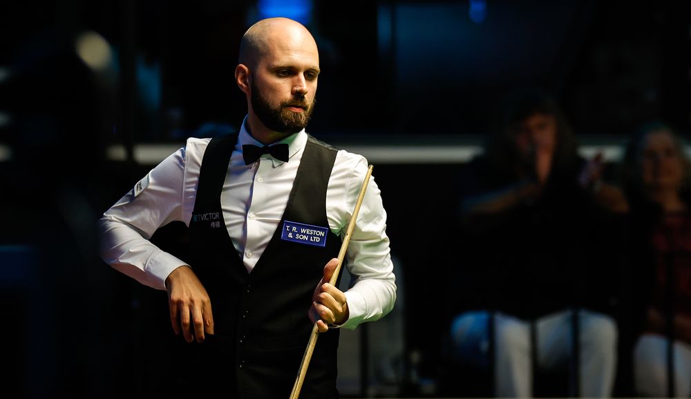 Hallworth Wins English Amateur Title - World Snooker Tour