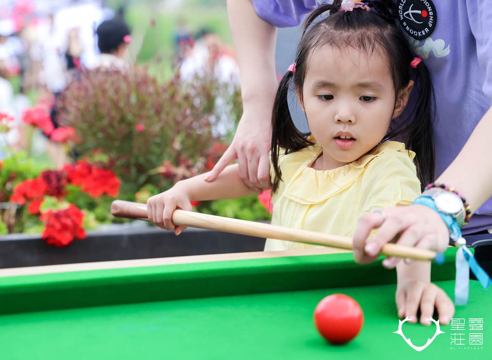 Kids Play Snooker At Beijing Open Day - World Snooker Tour