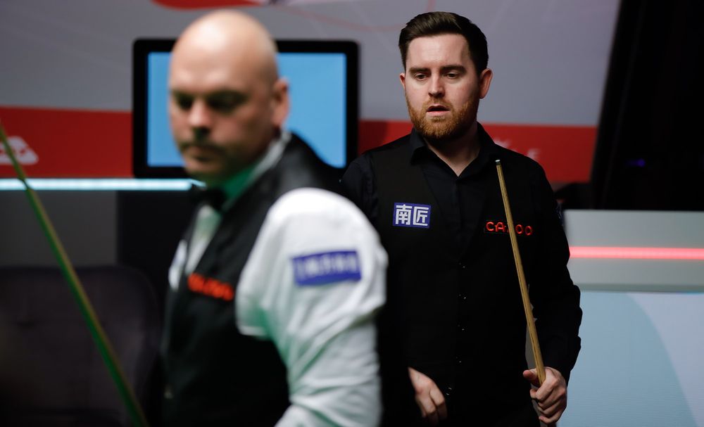Jones Keeps Pace With Bingham - World Snooker Tour