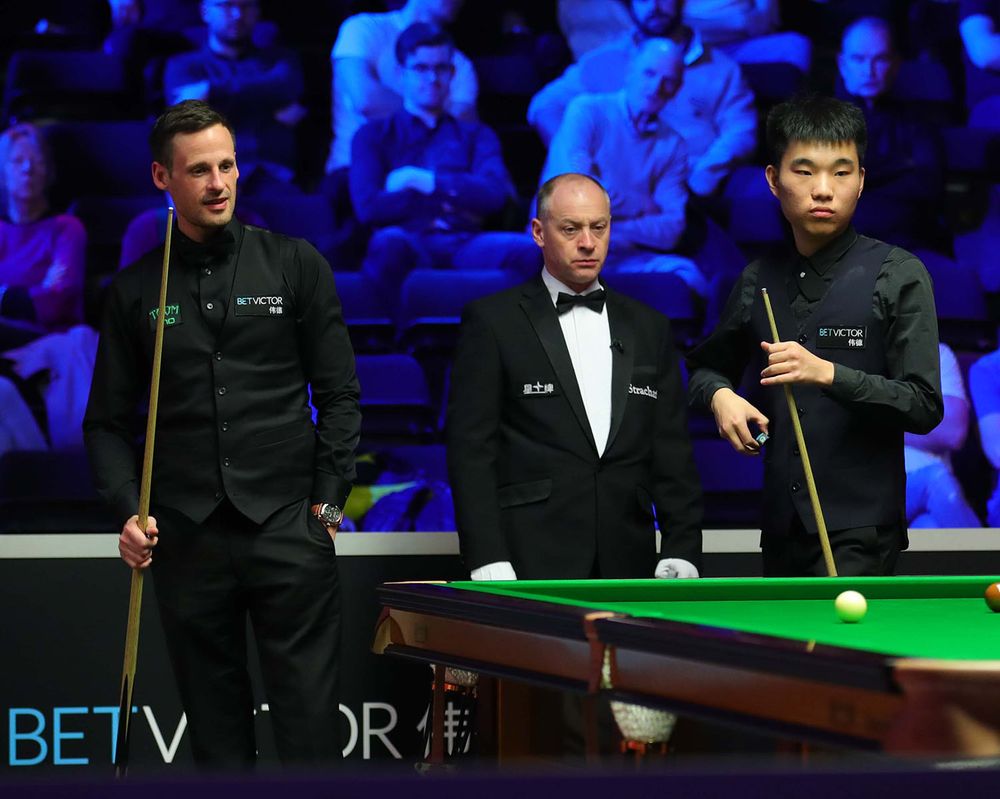 Fan-Tastic! Zhengyi Into Last Four - World Snooker Tour