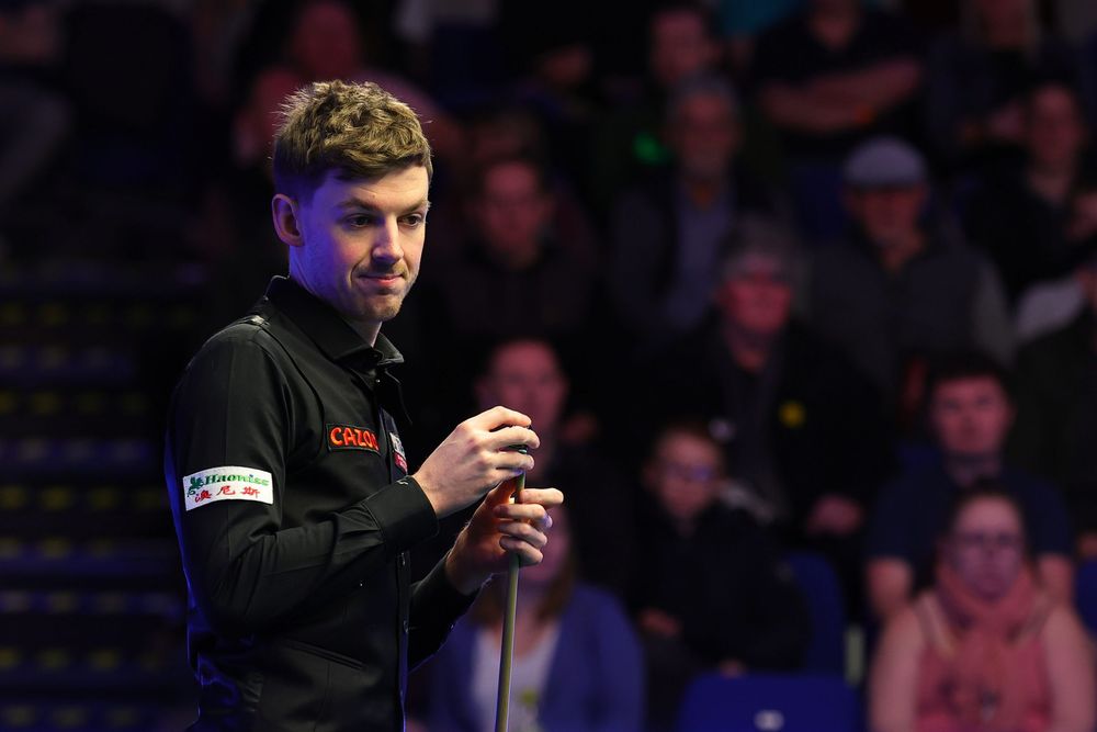 Cahill Secures Significant Advantage - World Snooker Tour