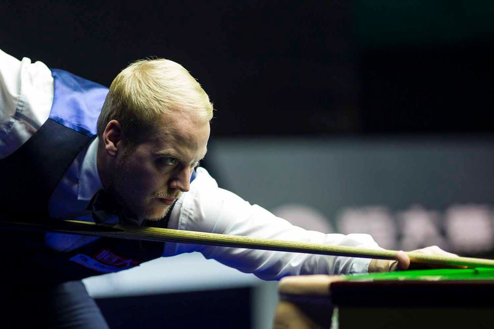 Taylor Whitewashes Hendry - World Snooker Tour