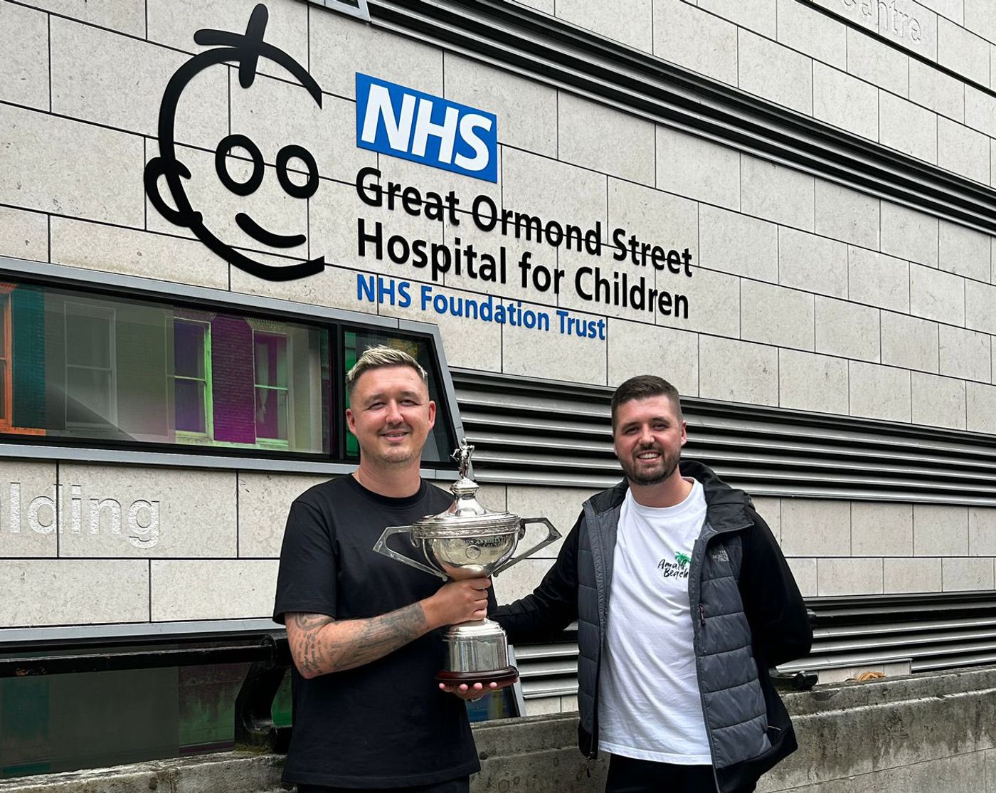 Champ Wilson Visits Great Ormond Street Hospital - World Snooker Tour