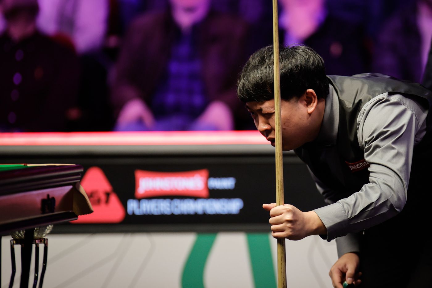 Zhang Holds Off Higgins Fightback - World Snooker Tour