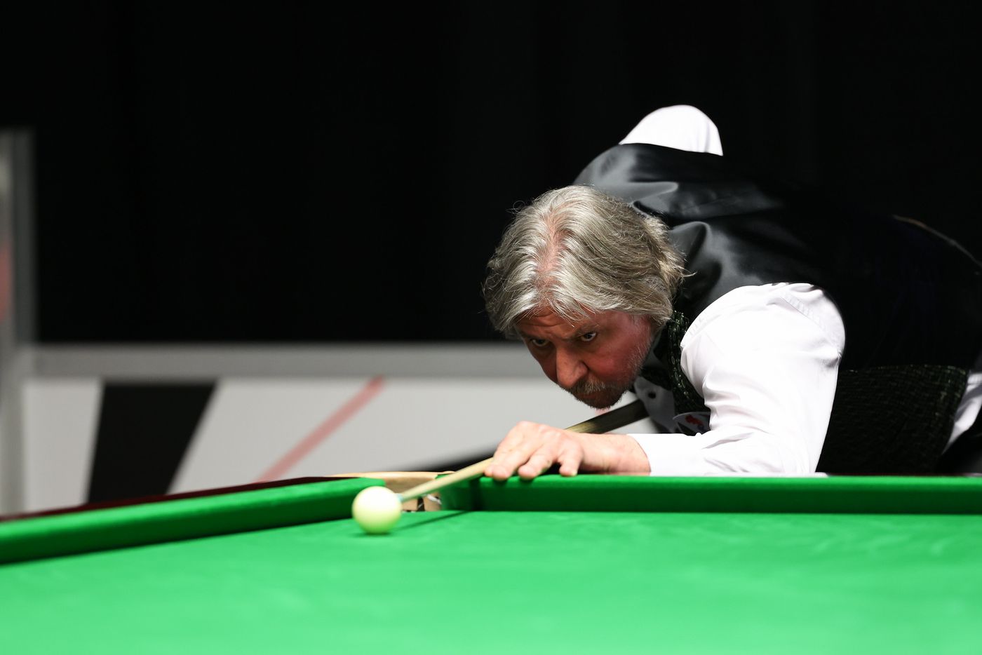 Knowles Rolls Back The Years - World Snooker Tour