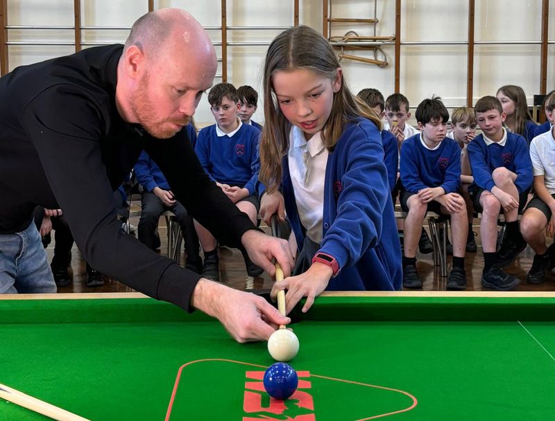 Wilson Helps Inspire Next Generation - World Snooker Tour